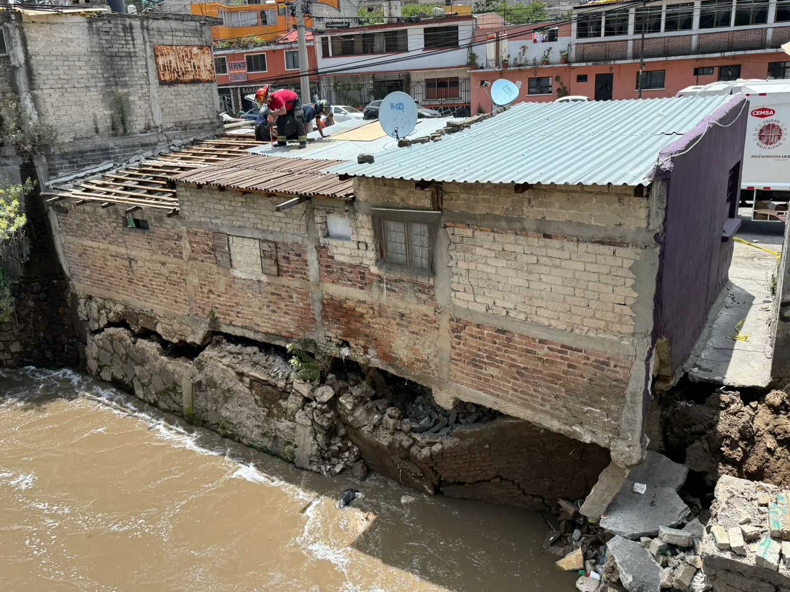 GOBIERNO DE NAUCALPAN ATIENDE DOMICILIOS AFECTADOS EN EL MOLINITO ...